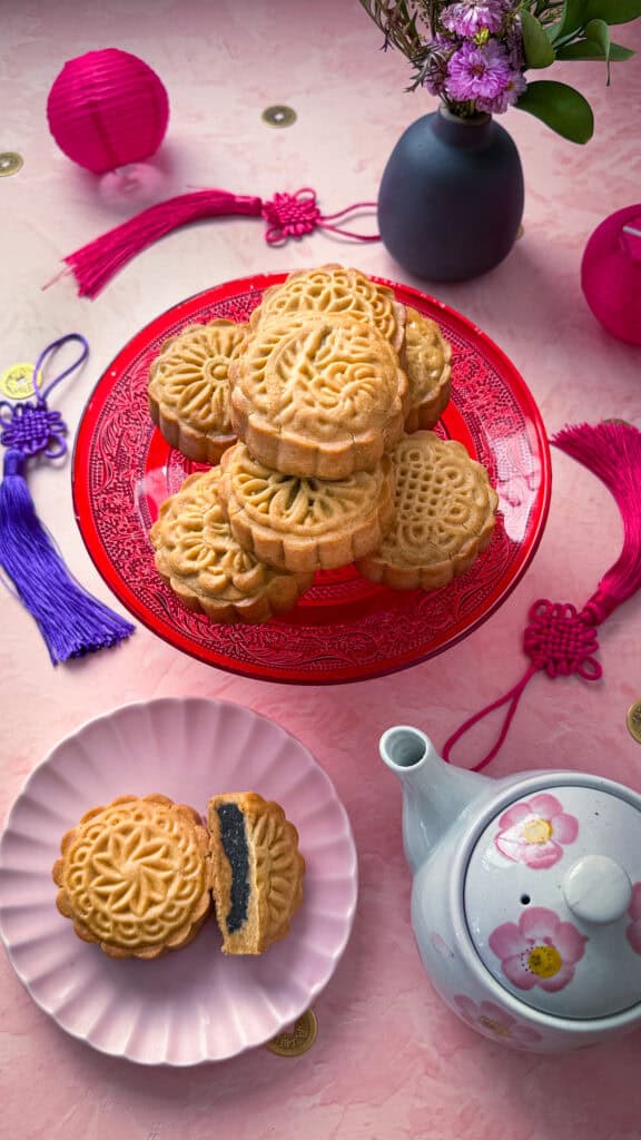 Black Sesame Mooncakes - Yu Can Cook